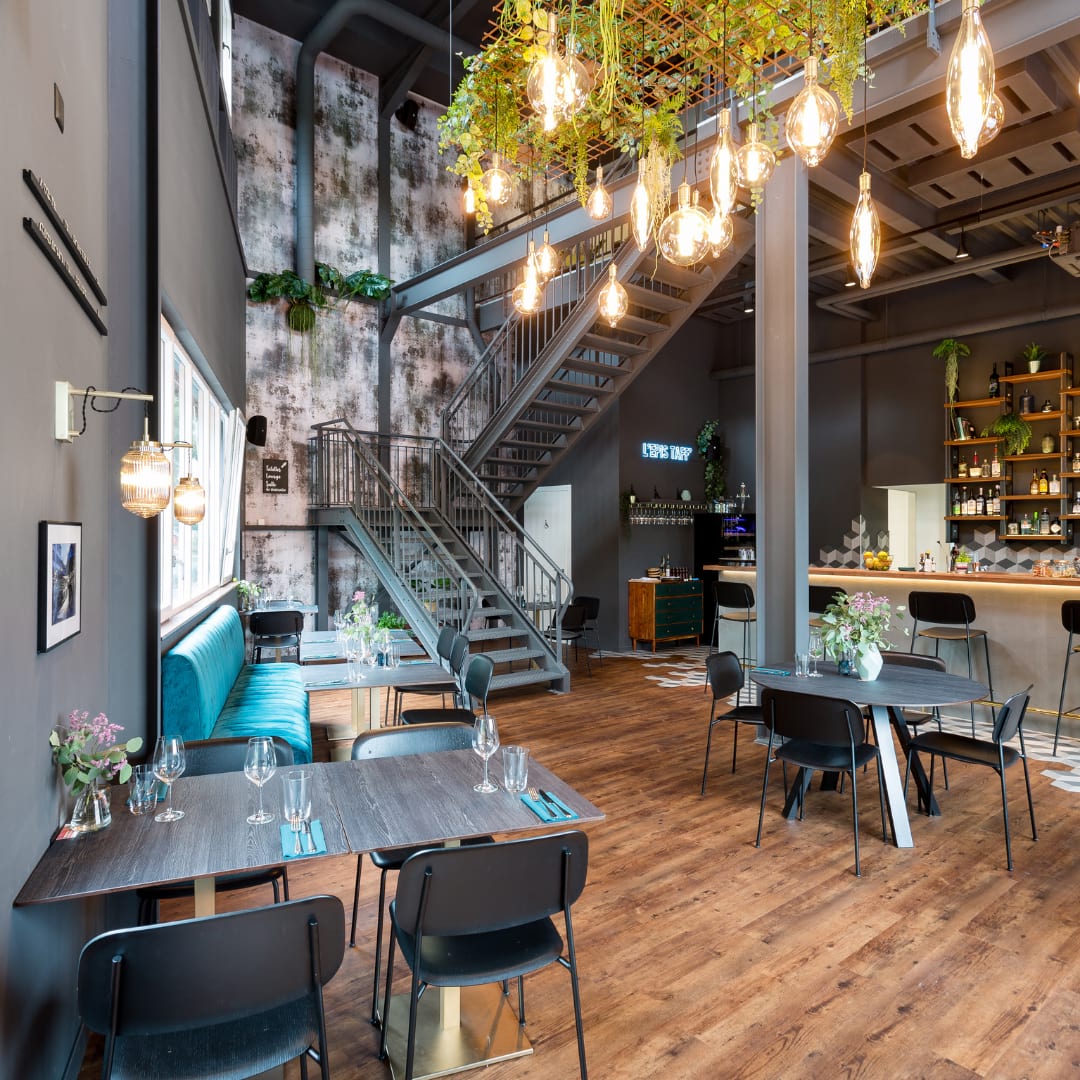 Le Bistrot de l’Epis Taff' - Batiplus SA - Zeitgenössische Möbel ...