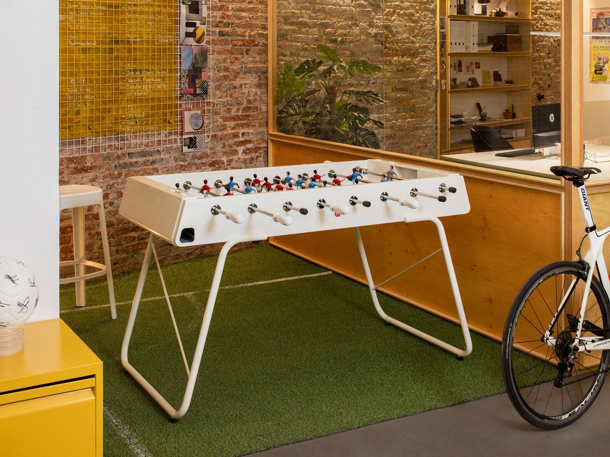 RS3 Football Table - RS Barcelona - Table - Batiplus SA - Mobilier ...