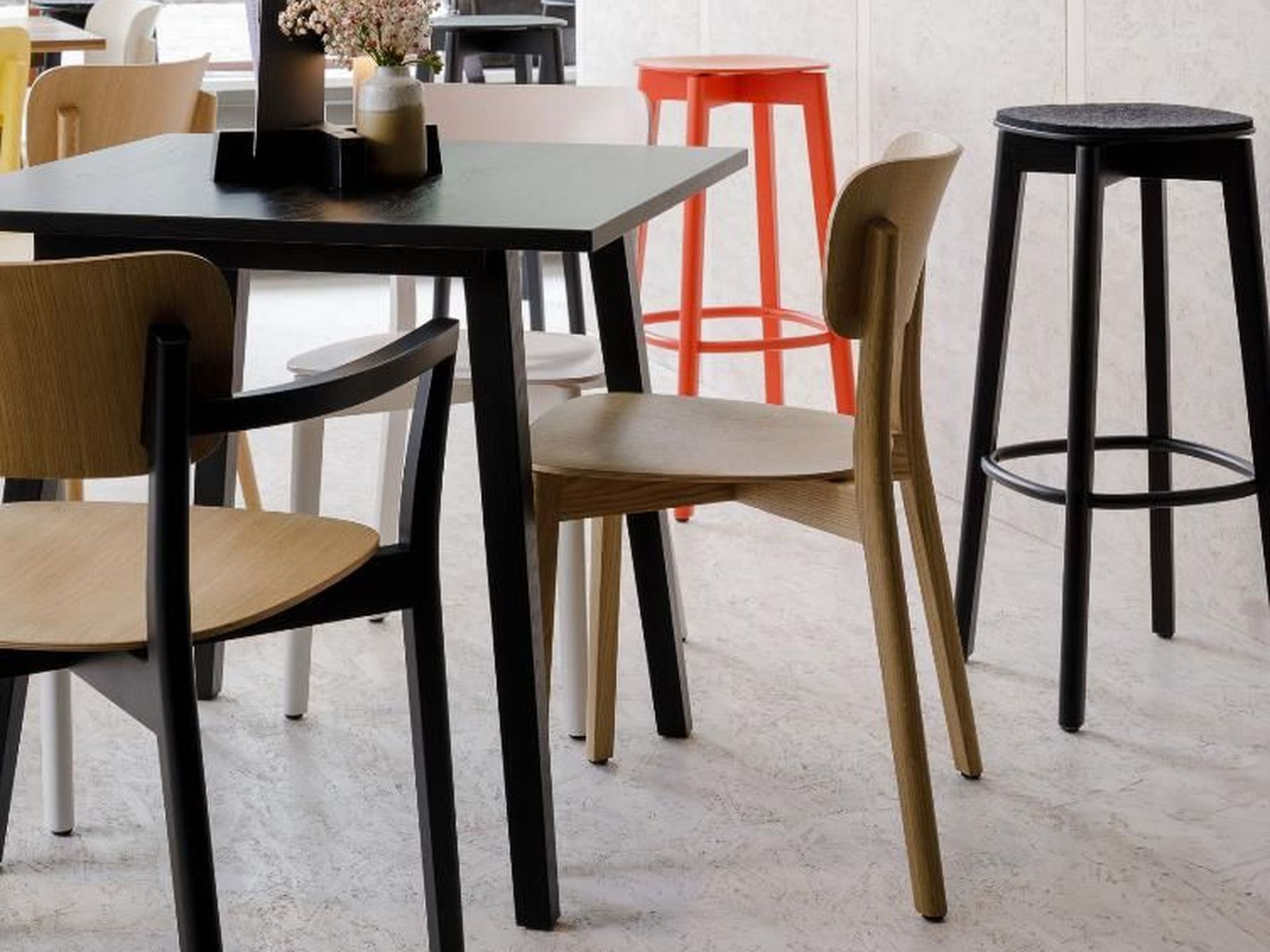 Poq t-2301| Table with fixed legs - Horgenglarus - Table - Batiplus SA ...