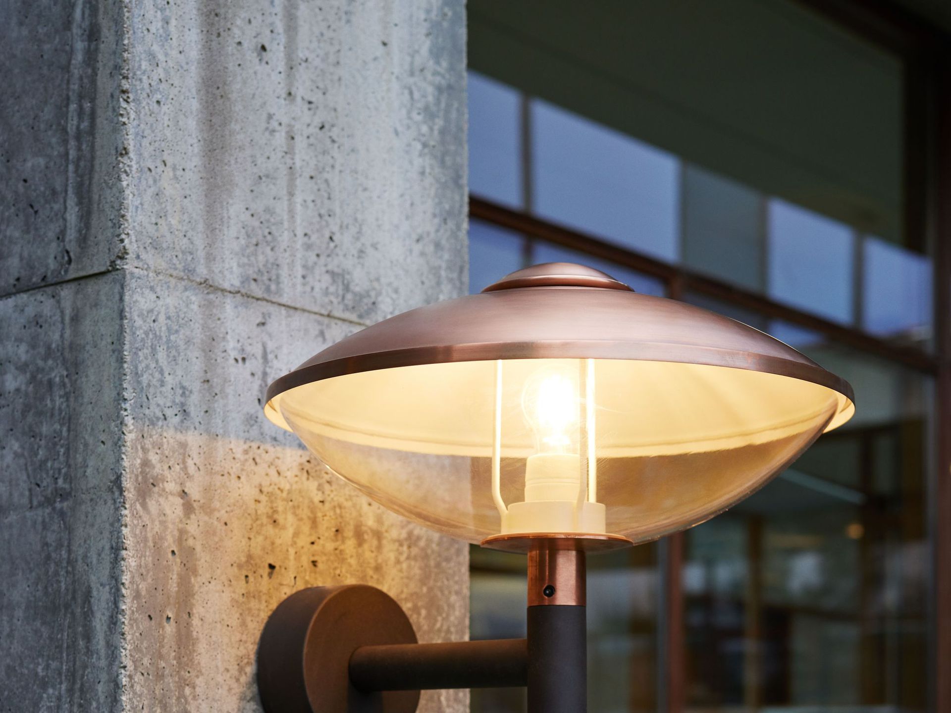 HL Wall | Applique d'extérieur - Fritz Hansen - Luminaire - Batiplus SA - Mobilier contemporain ...